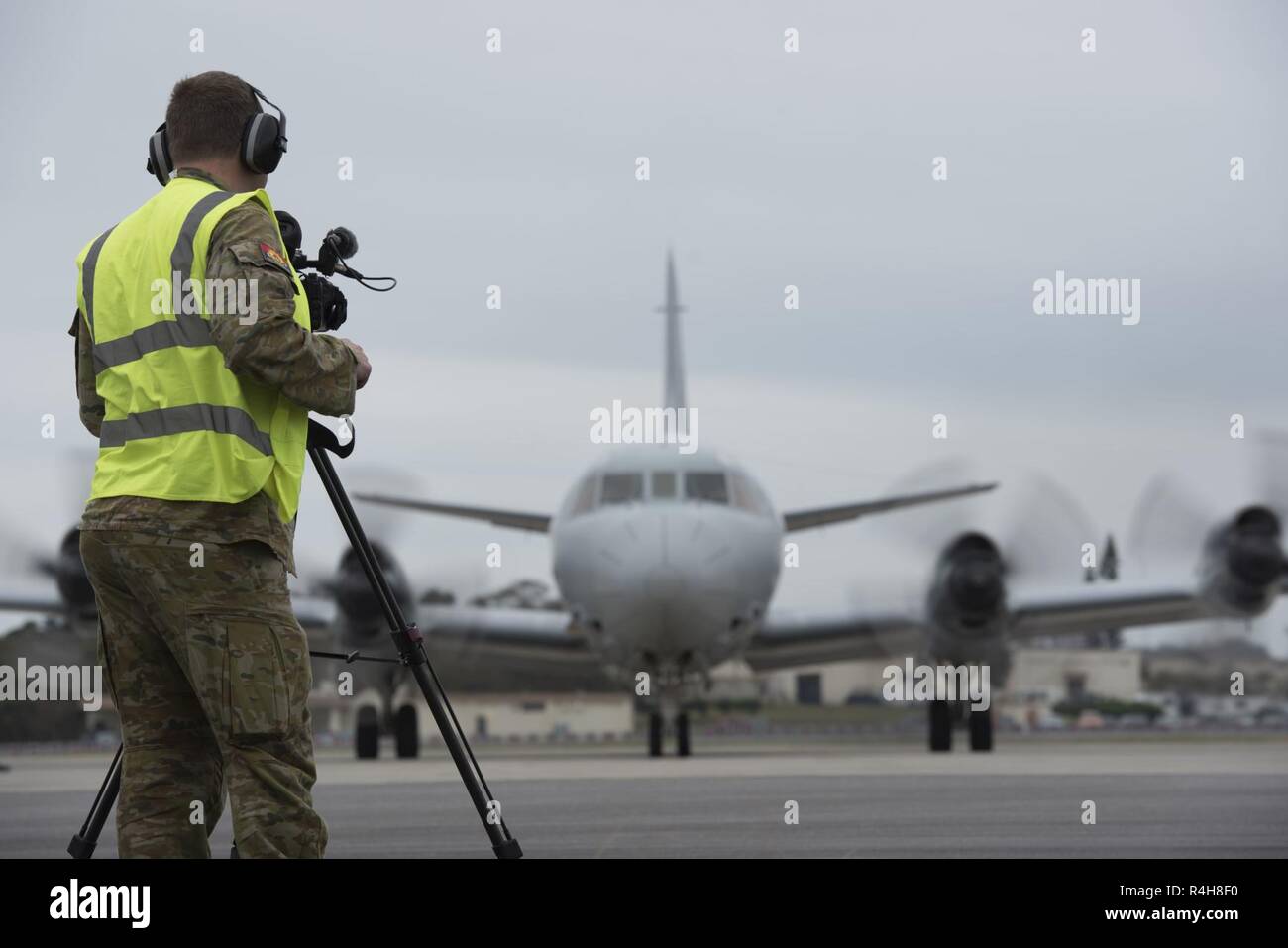Australian Defence Force Sgt. Ray Vance, 1. Gemeinsame öffentliche ...