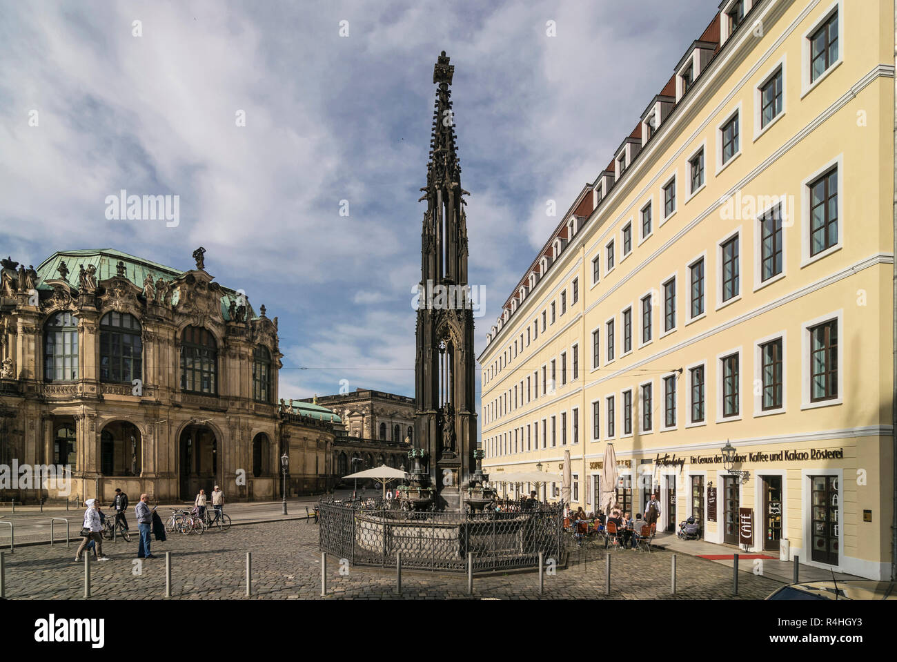 Dresden, Pest Brunnen, Carillon Pavillon und pocket Berg Palast in der ...