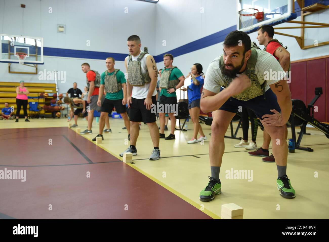 Die Teilnehmer bereiten sich in der Shuttle Run während der incirlik zu ...