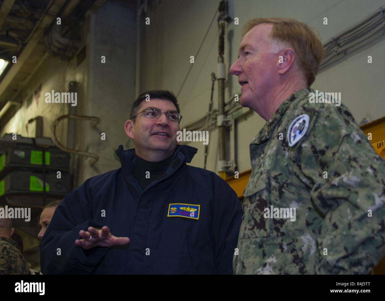 Us navy hinten adm james g foggo -Fotos und -Bildmaterial in hoher ...