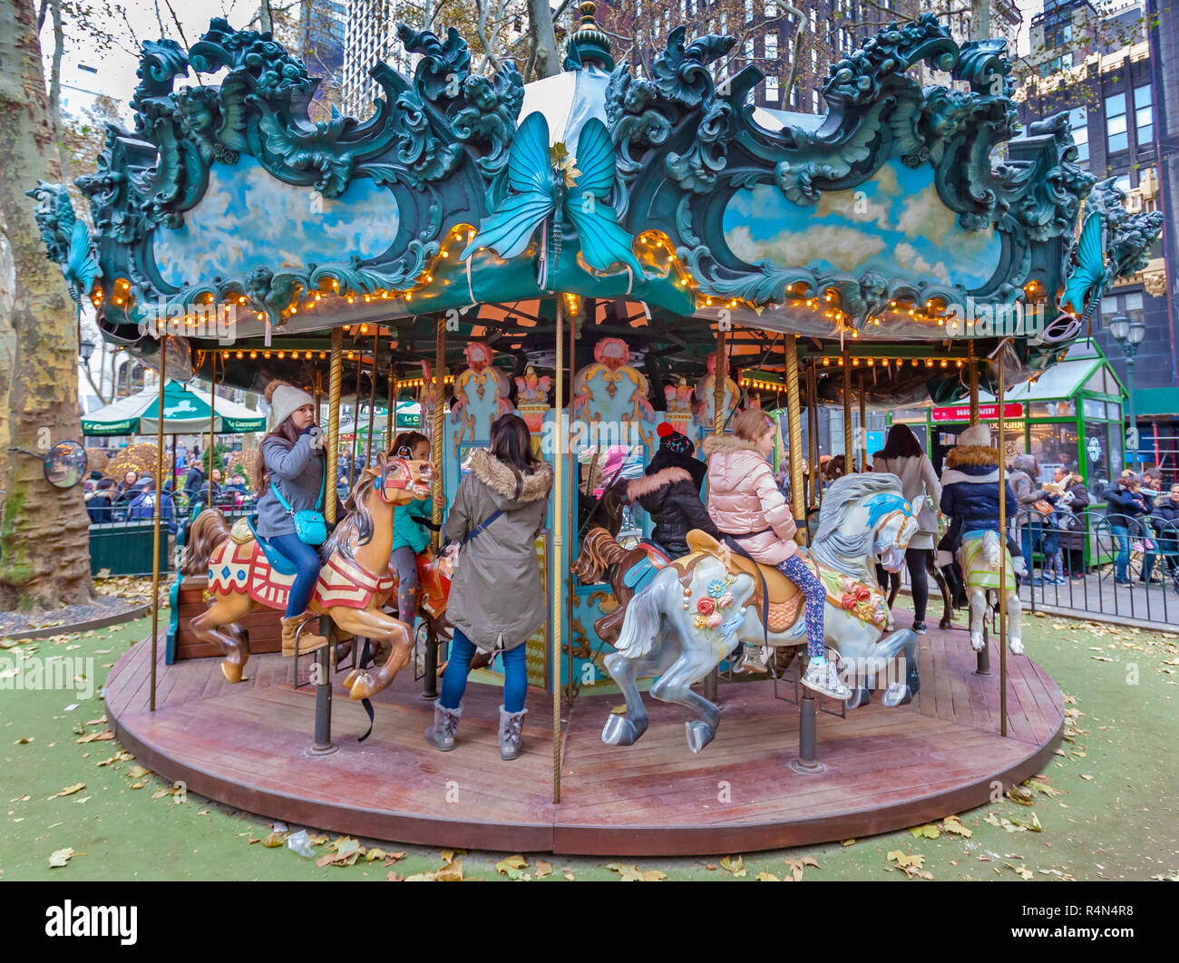 Karussell Fahren Stockfotos und -bilder Kaufen - Alamy