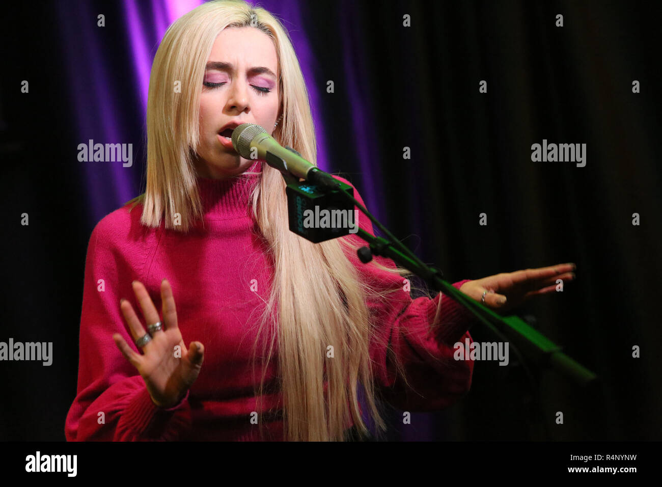 Ava Max 2018 Stockfotos und -bilder Kaufen - Alamy
