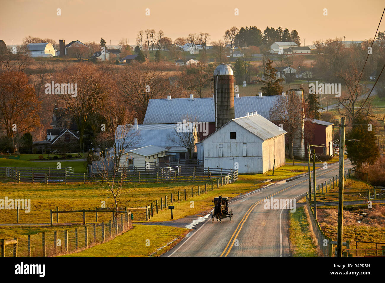 Mennonite buggy -Fotos und -Bildmaterial in hoher Auflösung – Alamy