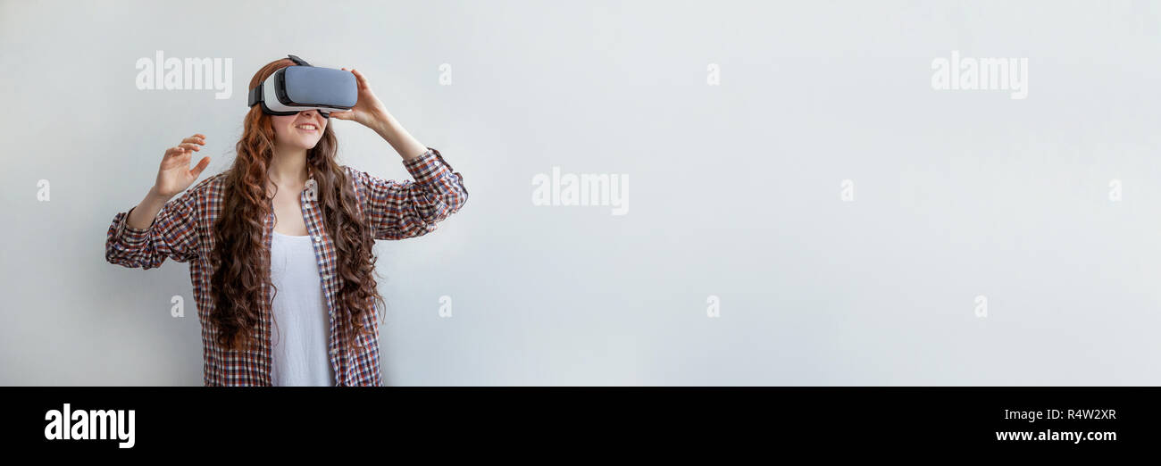 Virtual Reality Frau Stockfotos und -bilder Kaufen - Alamy