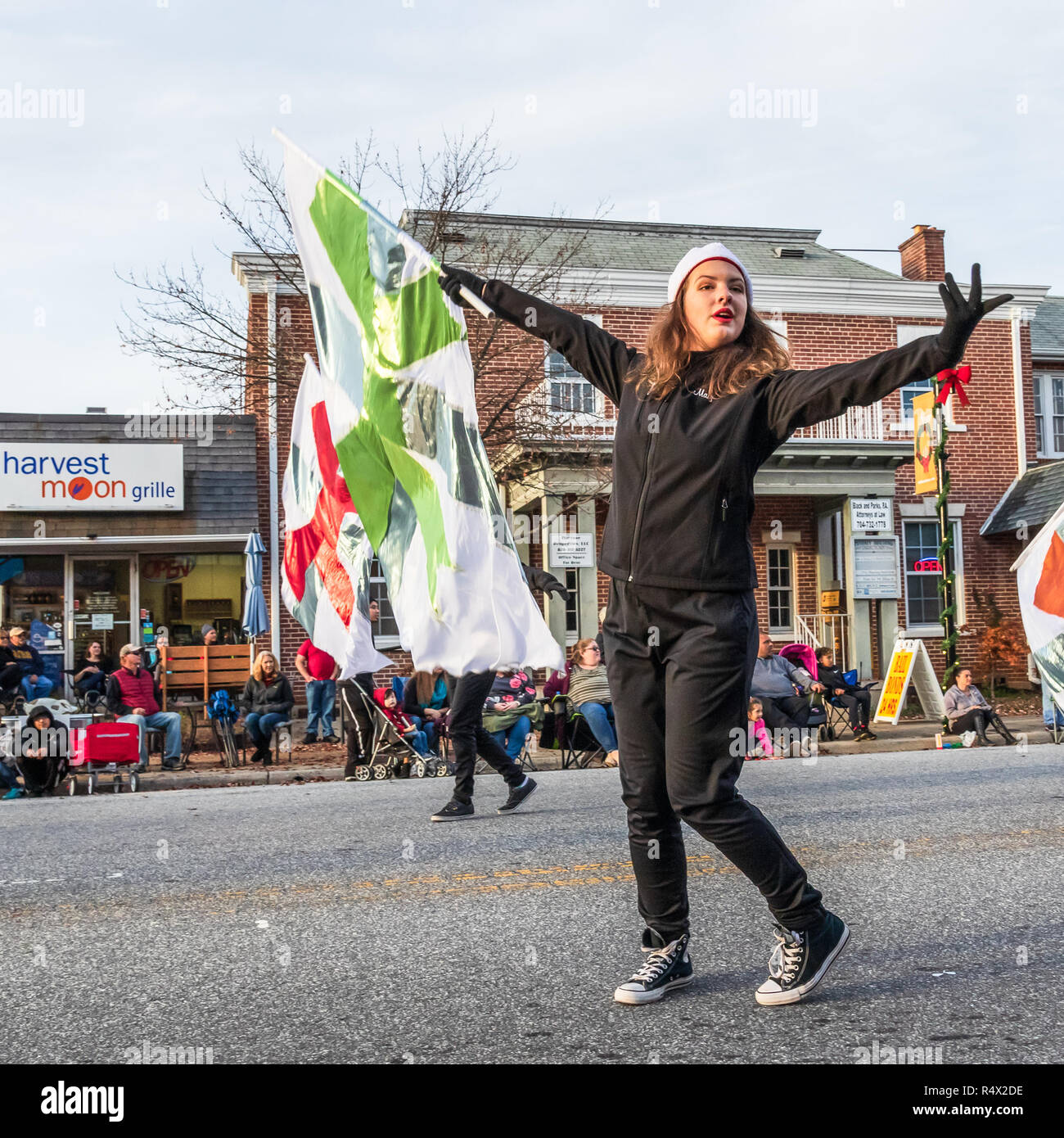 Frau in der parade -Fotos und -Bildmaterial in hoher Auflösung – Alamy