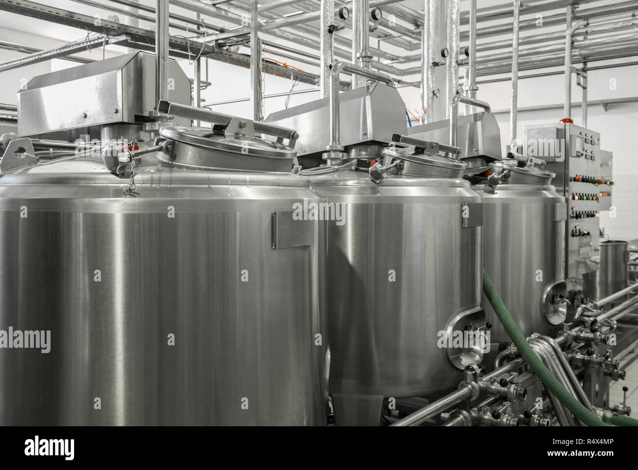 Lagerung und Pasteurisierung Tank bei der Milch Fabrik. Anlagen in der ...