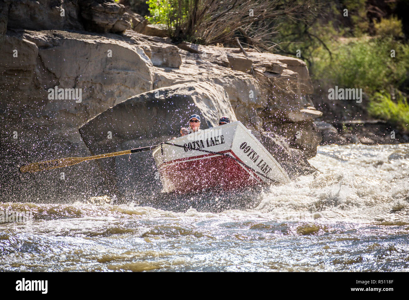 Boot in einem fluss -Fotos und -Bildmaterial in hoher Auflösung – Alamy