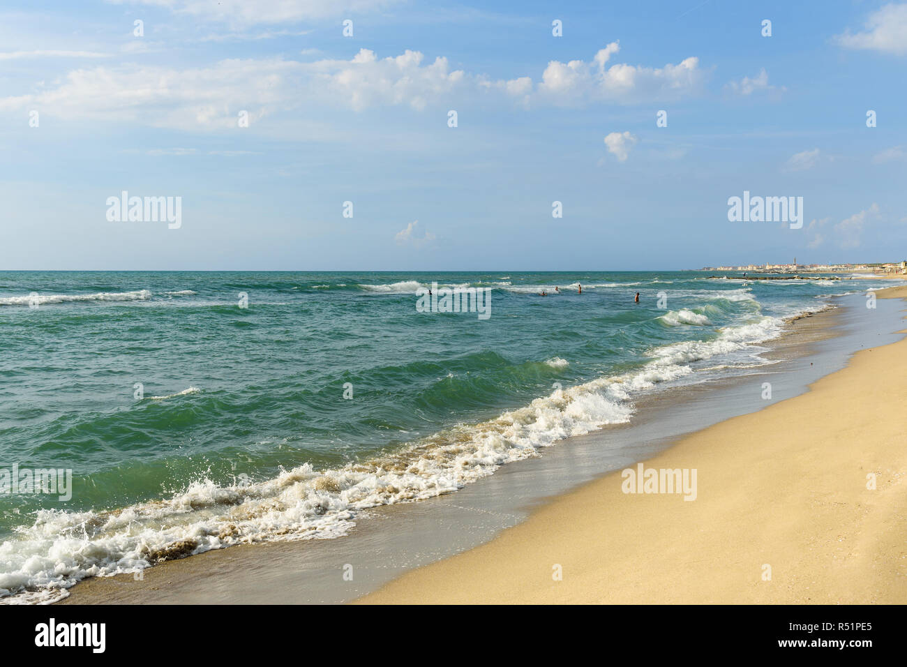 Strand von Marina di Pisa. Mit der Italienischen Sandstrand ...