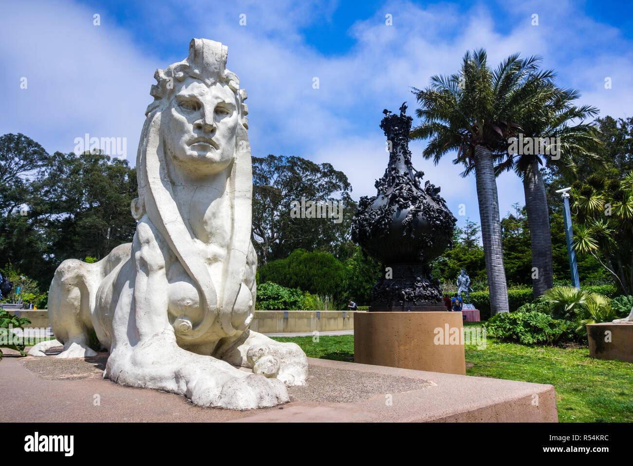 Sphinx statue white background -Fotos und -Bildmaterial in hoher ...