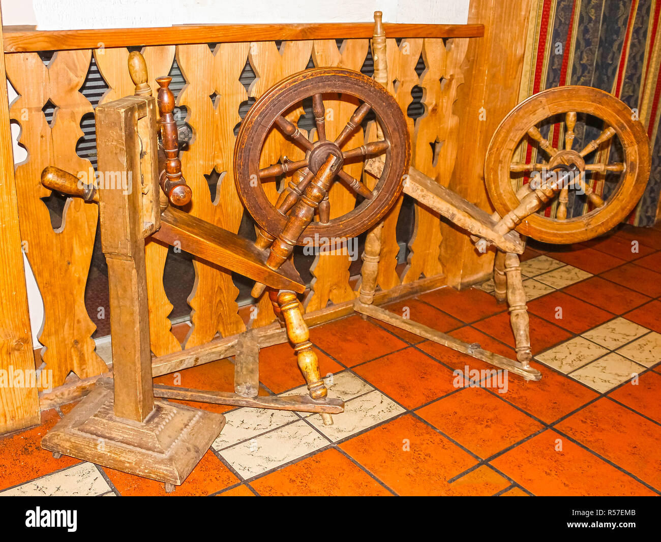 Altes spinnrad -Fotos und -Bildmaterial in hoher Auflösung – Alamy