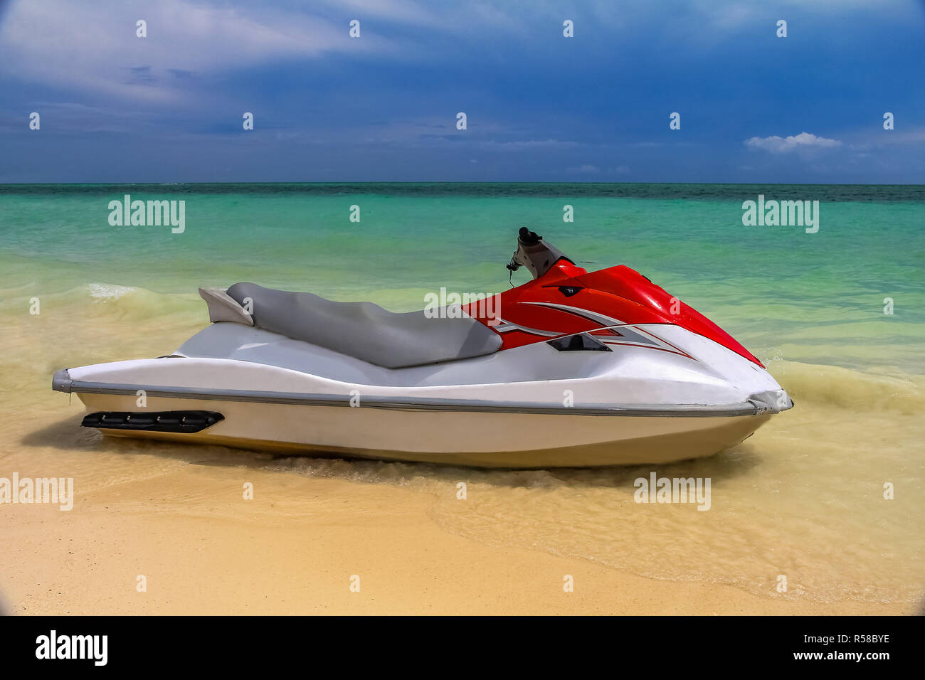 Jet ski am öffentlichen strand -Fotos und -Bildmaterial in hoher ...