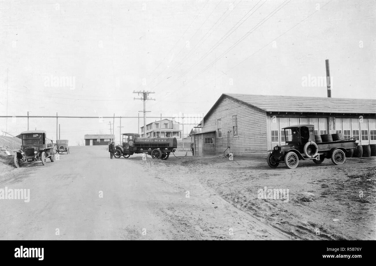 Branchen des Krieges - Benzin - STANDARD OIL COMPANY LKW, DIE ...