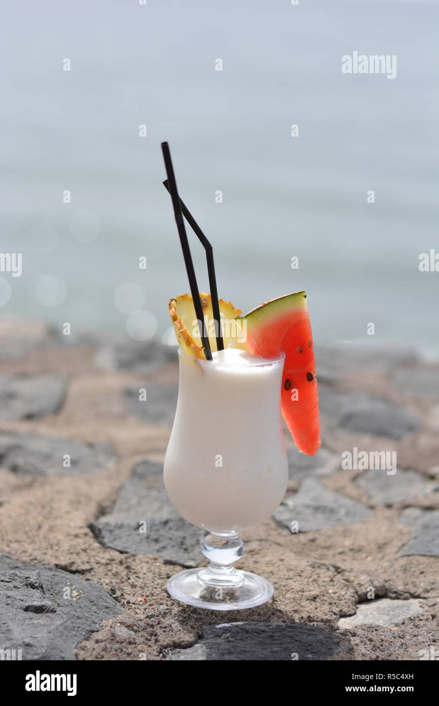 Cocktailbar am strand -Fotos und -Bildmaterial in hoher Auflösung – Alamy