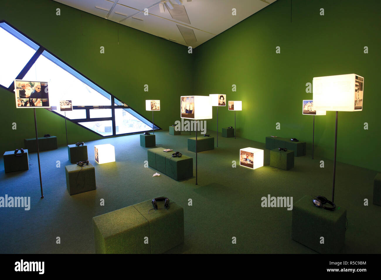 Jewish museum interior inside berlin -Fotos und -Bildmaterial in hoher ...