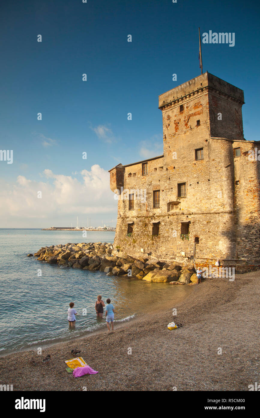 Rapallo beach -Fotos und -Bildmaterial in hoher Auflösung – Alamy