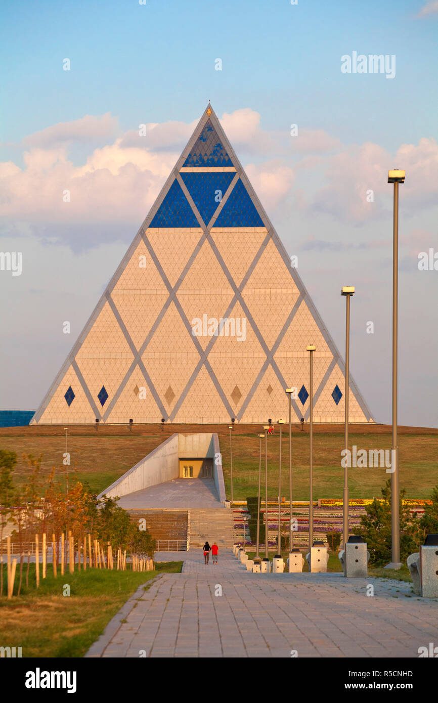 Pyramid of peace and accord -Fotos und -Bildmaterial in hoher Auflösung ...