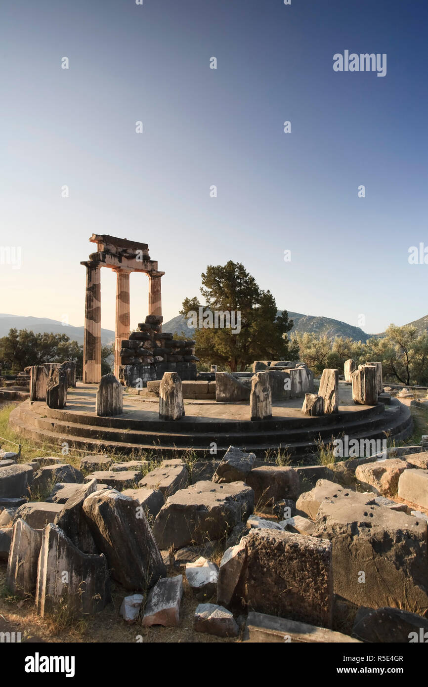 Griechenland, Delphi (UNESCO-Weltkulturerbe), Heiligtum der Athena ...