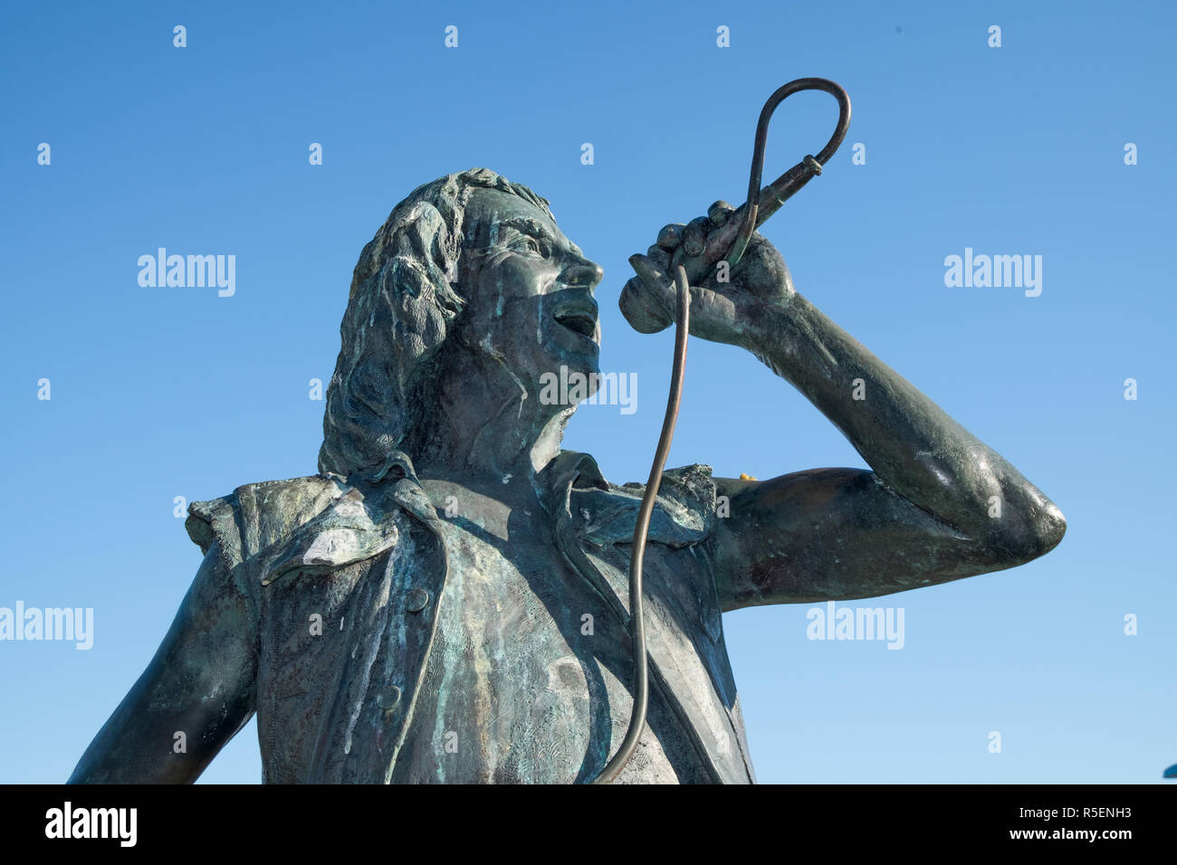 Das Bon Scott statue sitzt am Hafen von Freemantle, Western Australia ...