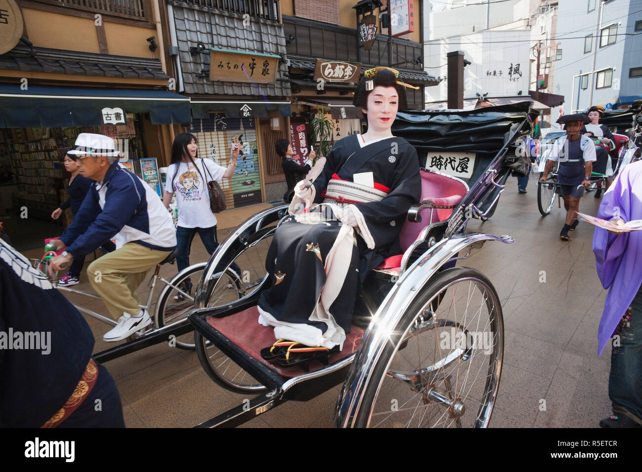 Geishas in tokio -Fotos und -Bildmaterial in hoher Auflösung – Alamy