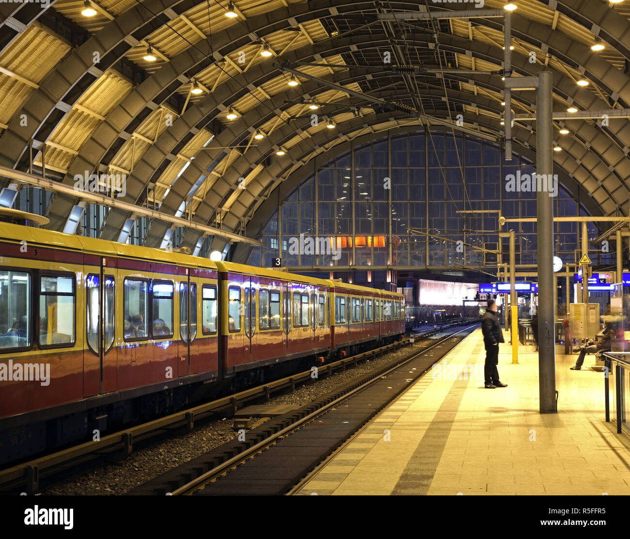 Alexanderplatz bahnhof -Fotos und -Bildmaterial in hoher Auflösung – Alamy