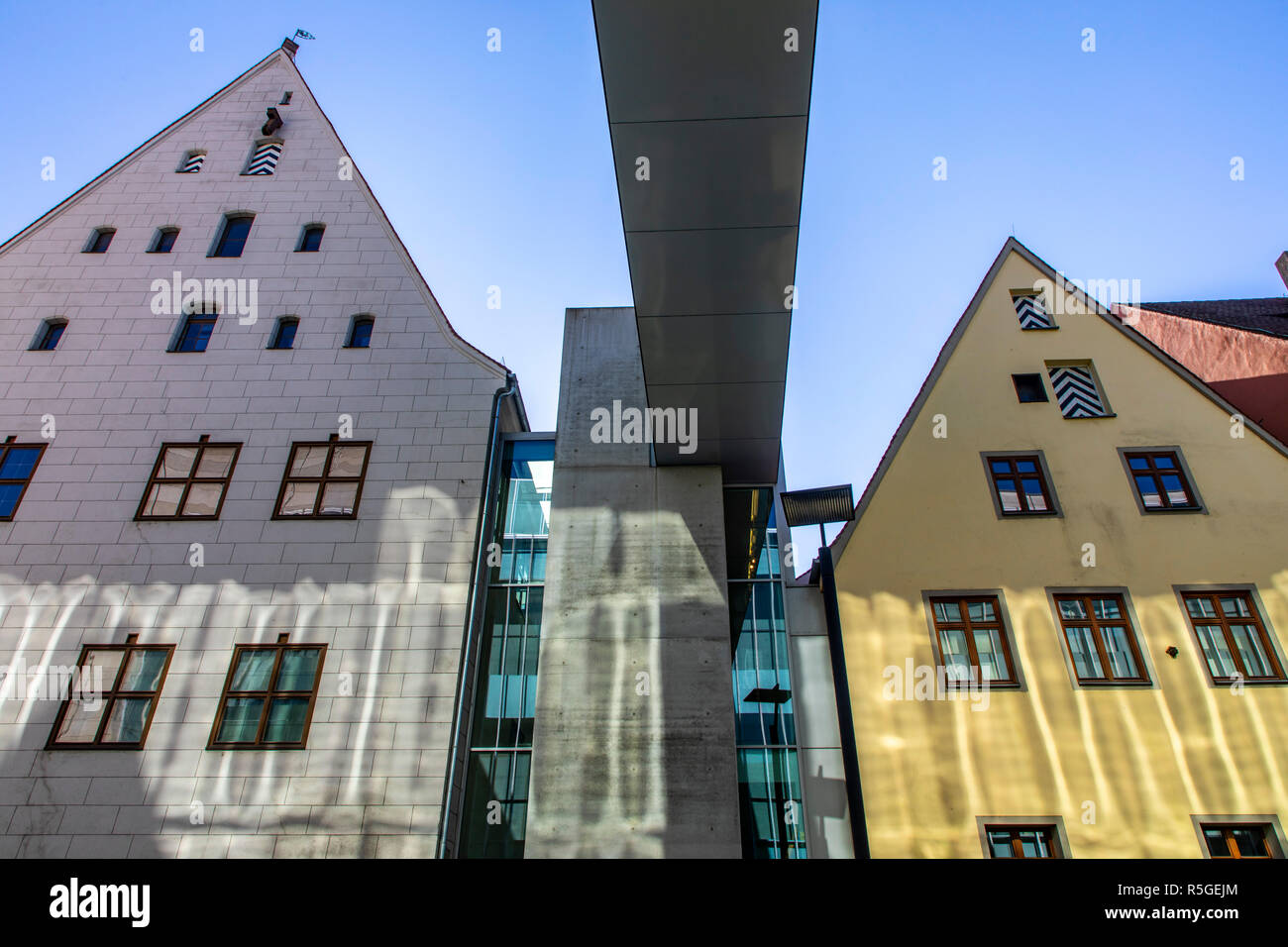 Kunsthalle Ulm, Museum für Moderne Kunst, das Ulmer Münster Kirche Turm ...
