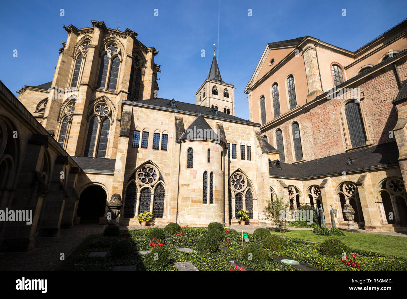 Trier, Deutschland. Gotische Kreuzgang der Kathedrale des heiligen ...