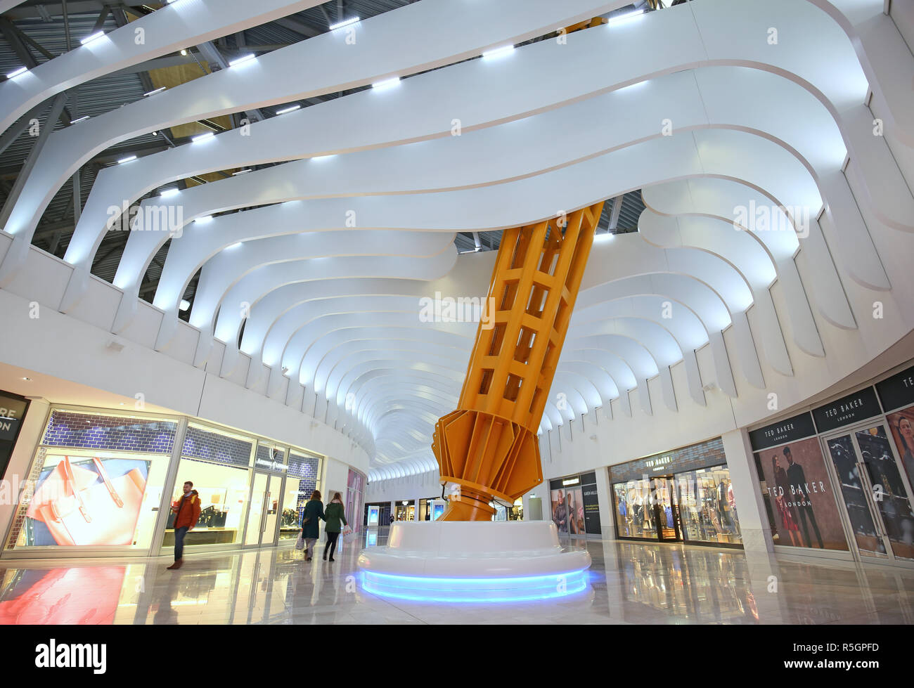 Das Symbol Steckdose in der O2, London. Einen neuen Designer Shopping ...