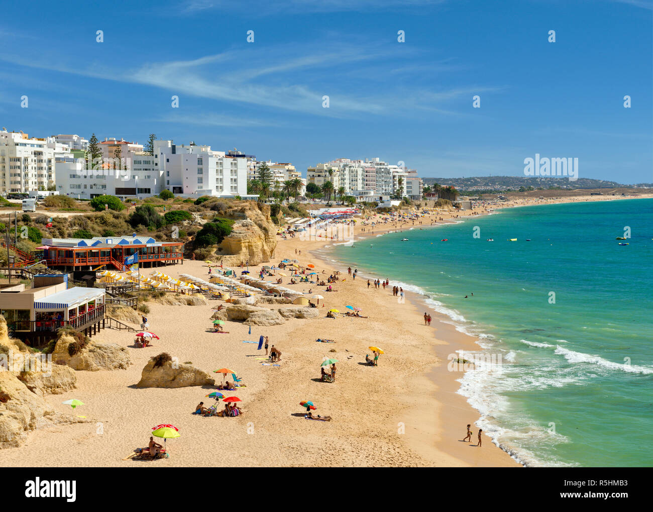 Armacao de Pera Resort und Strand mit dem Holiday Inn Hotel ...