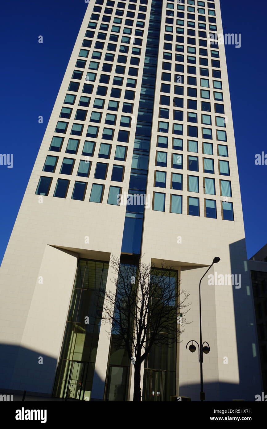 Opernturm ubs -Fotos und -Bildmaterial in hoher Auflösung – Alamy