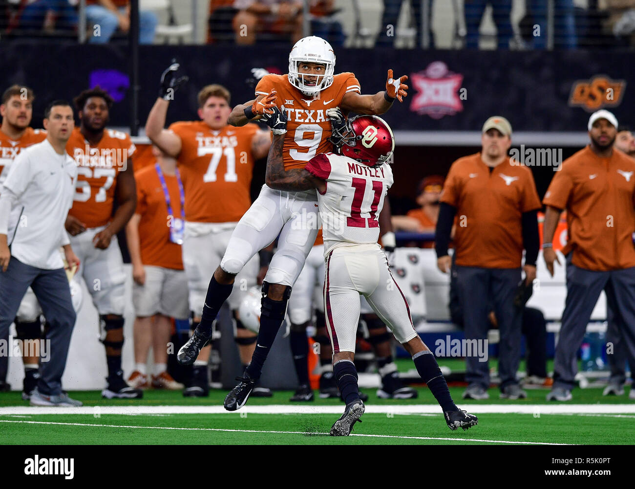 Texas Longhorns wide receiver Collin Johnson (9) versucht, einen Pass ...