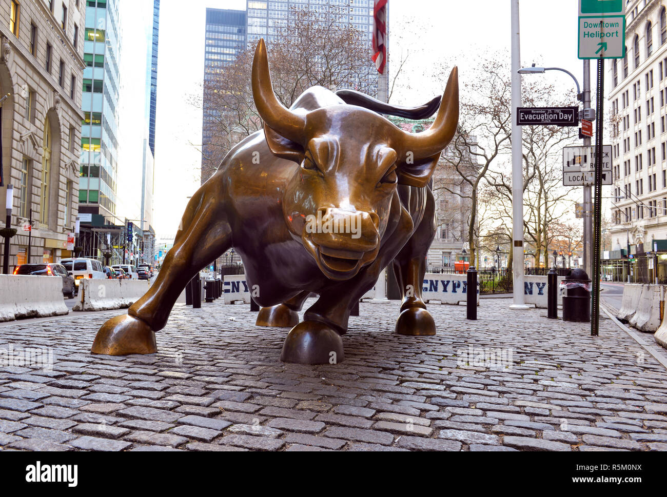 Als Symbol des Kapitalismus und Wohlstand bekannt, die wütenden Stier ...