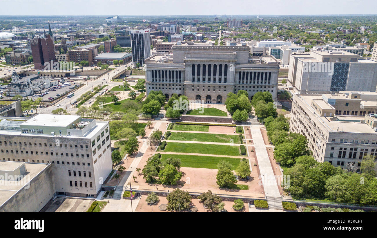 Milwaukee County Circuit Court AECOM Wins Consulting Work For $490M