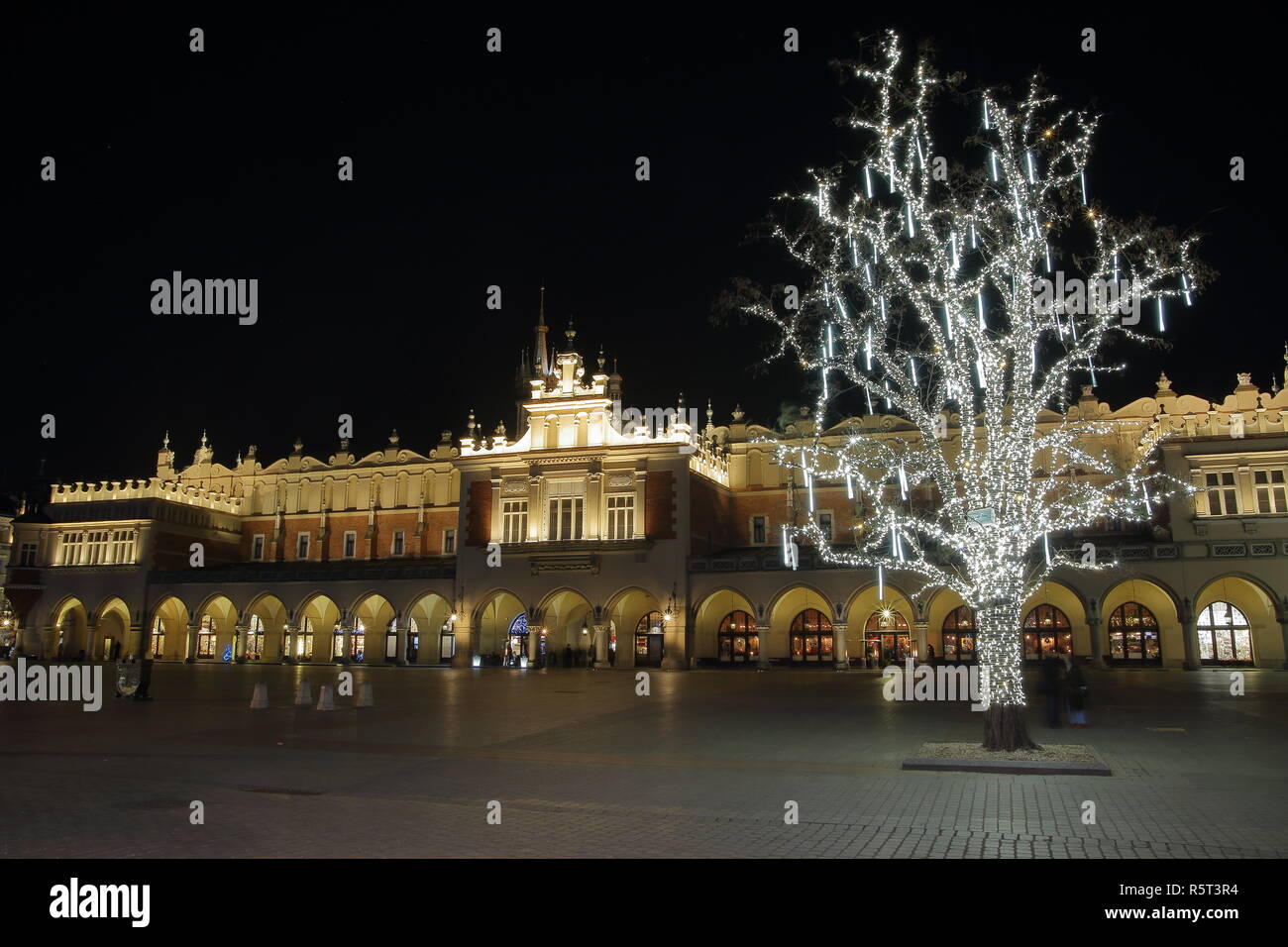 Stadtbild mit weihnachtsdekoration -Fotos und -Bildmaterial in hoher ...