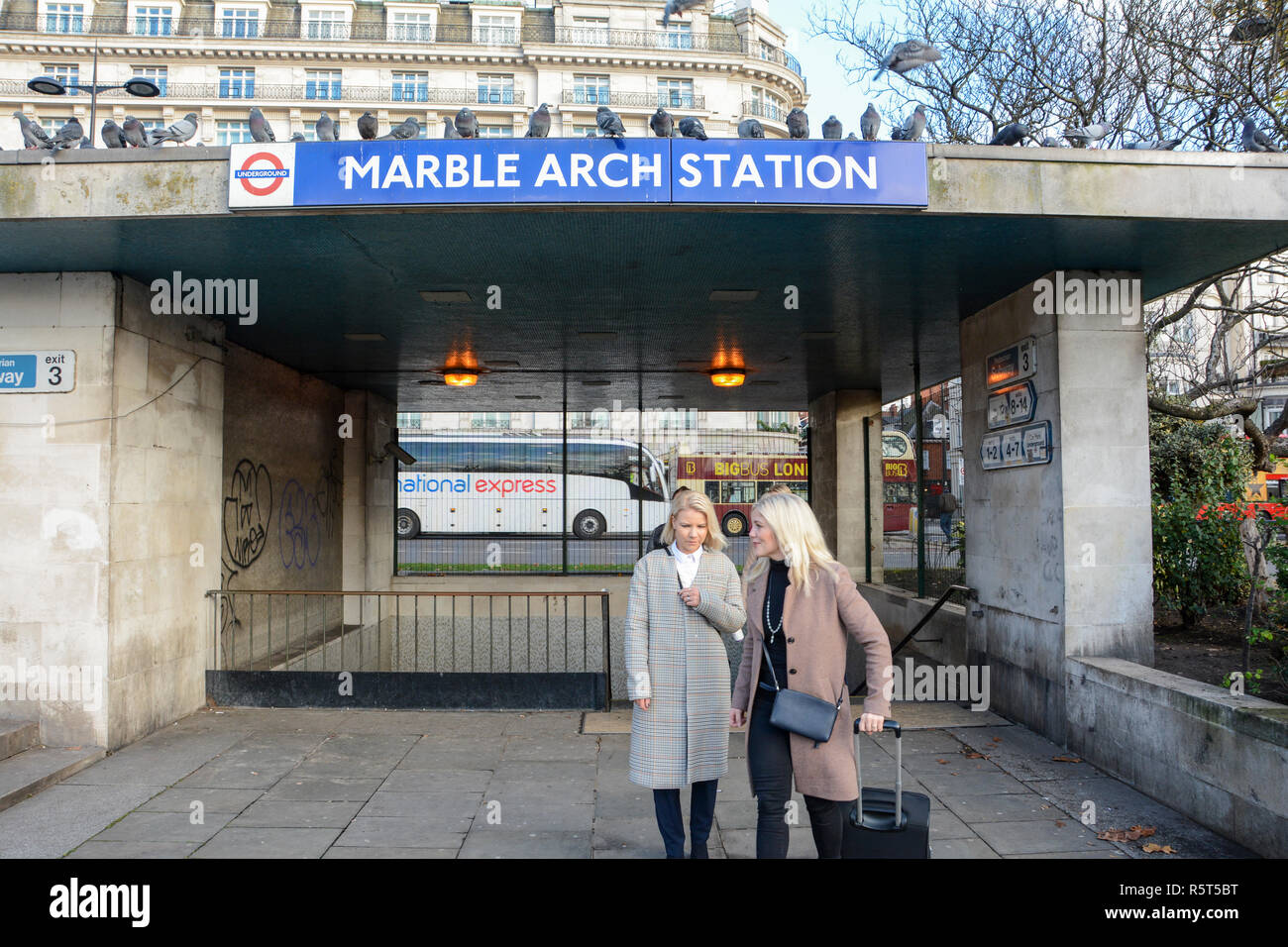 Marble arch underground tube station -Fotos und -Bildmaterial in hoher ...