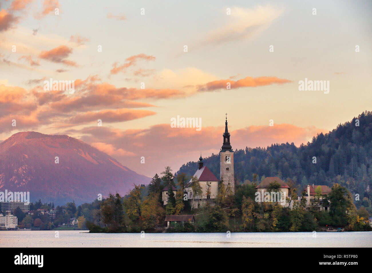 Bled burg und stadt bei nacht -Fotos und -Bildmaterial in hoher ...