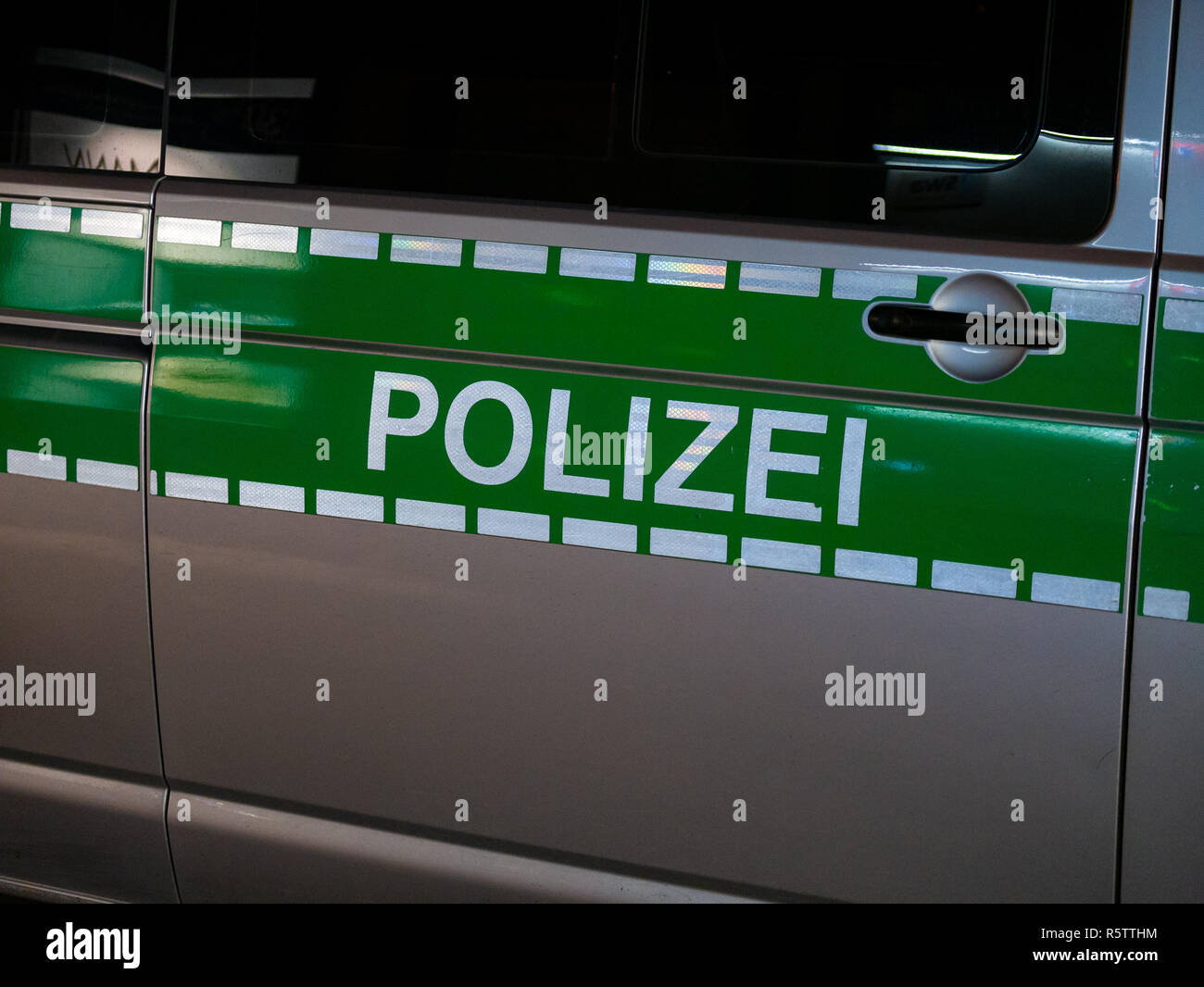 Deutsche polizeiautos -Fotos und -Bildmaterial in hoher Auflösung ...