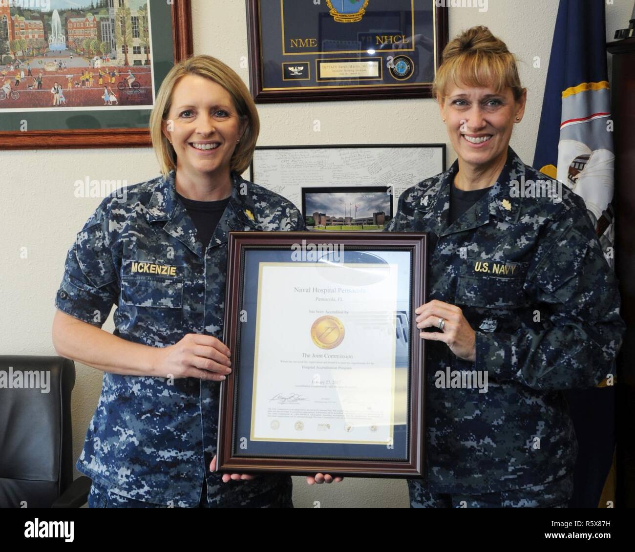 Capt Sarah Martin, befehlshabender Offizier, Naval Hospital Pensacola ...