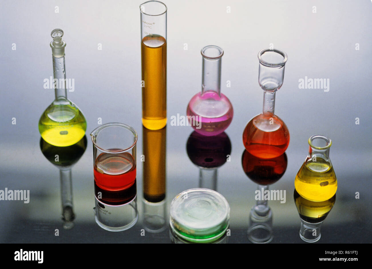 Flaschen mit chemikalien -Fotos und -Bildmaterial in hoher Auflösung ...