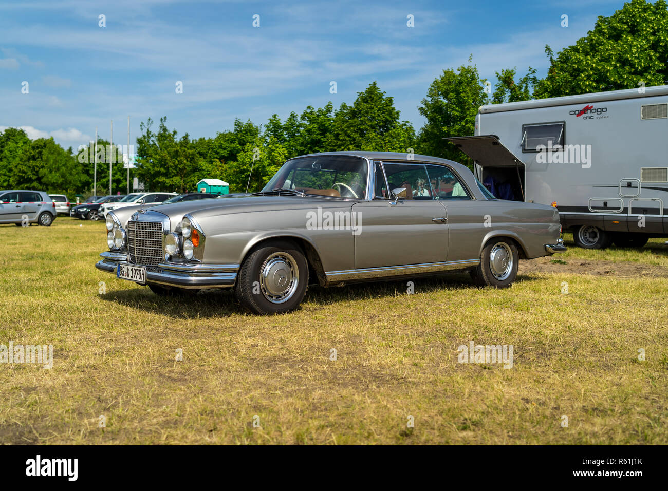Mercedes benz w112 -Fotos und -Bildmaterial in hoher Auflösung – Alamy