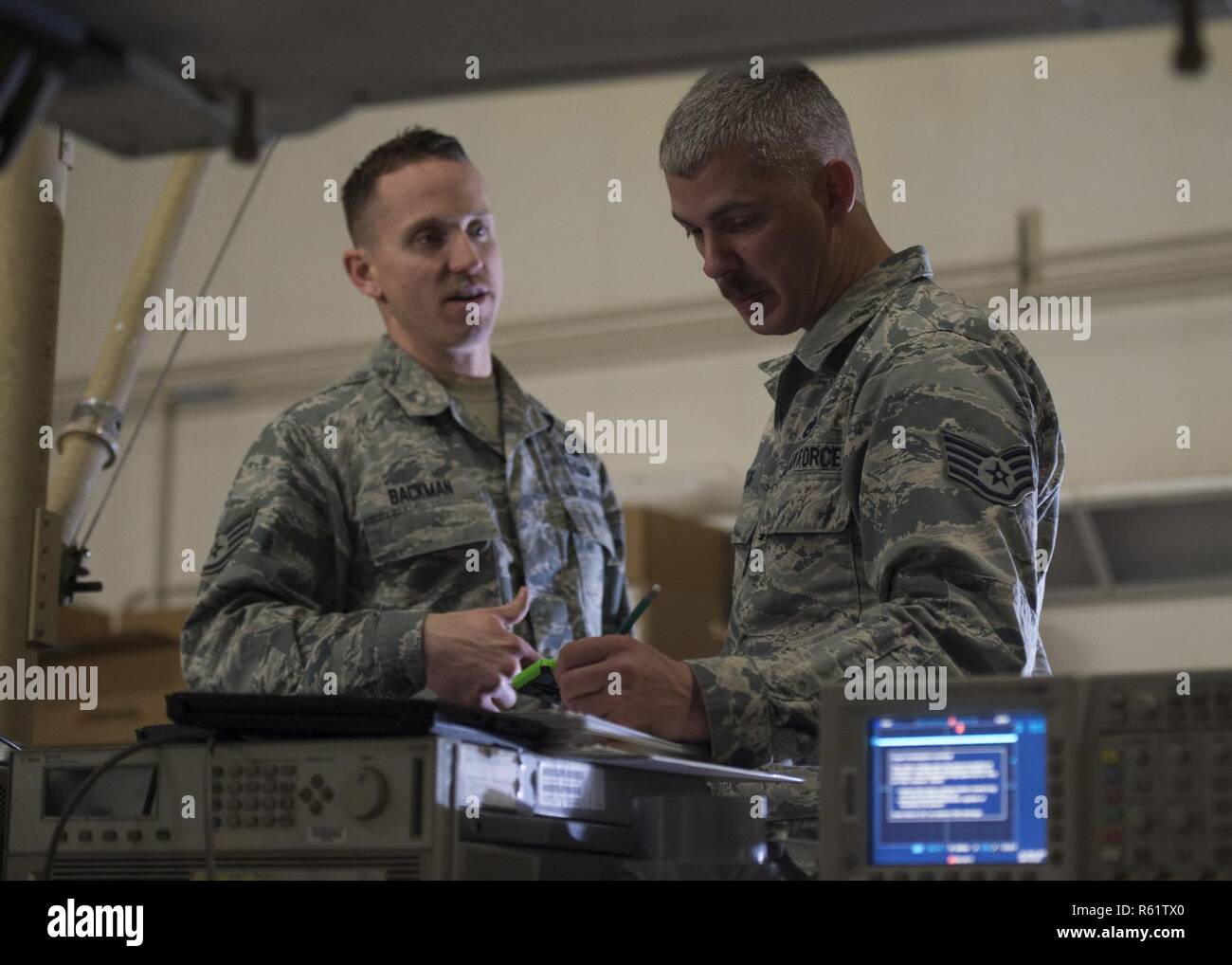 Mitglieder des Bereichs 266th Squadron, Idaho Air National Guard, für ...