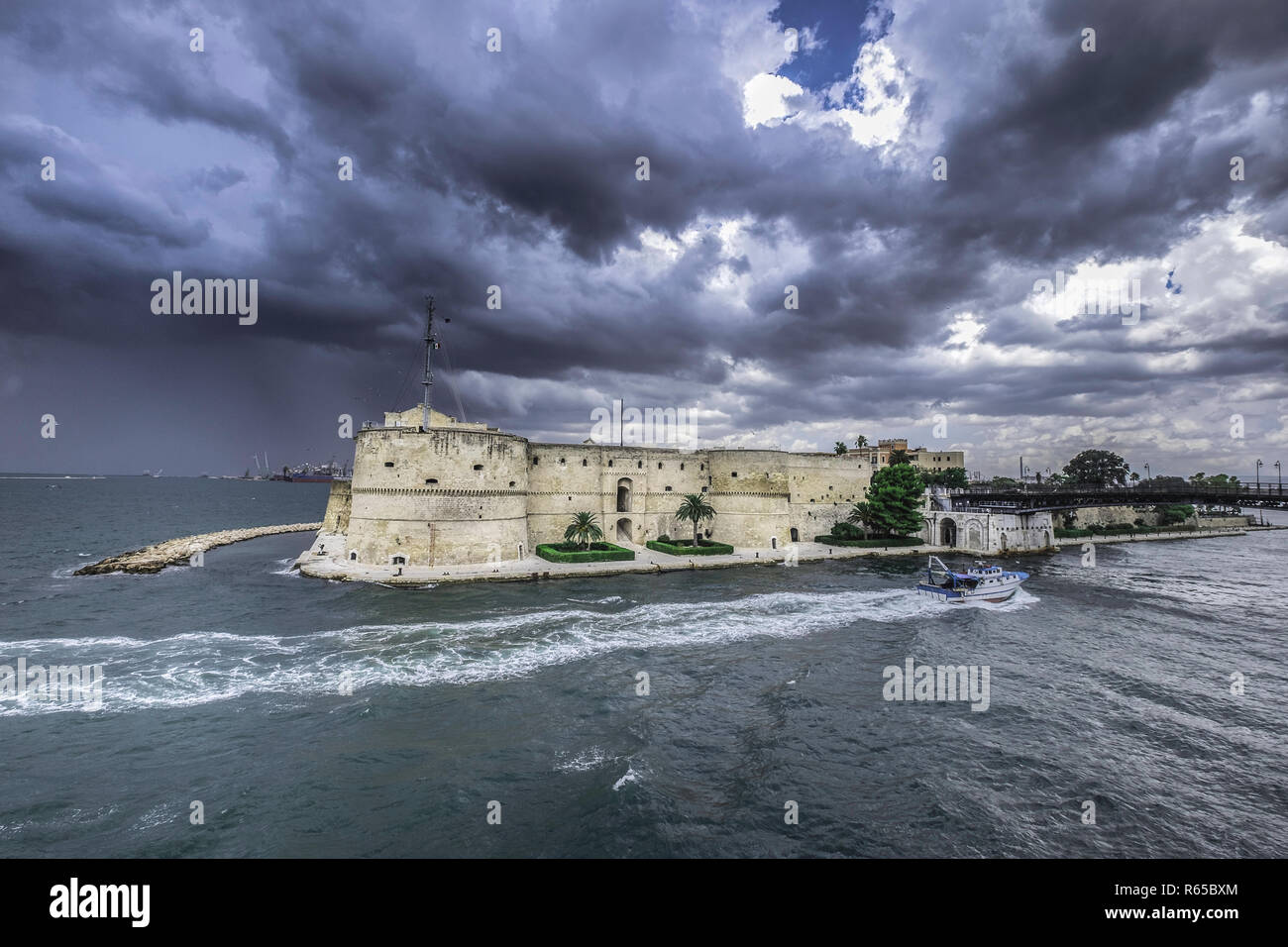 Tarent schloss -Fotos und -Bildmaterial in hoher Auflösung – Alamy