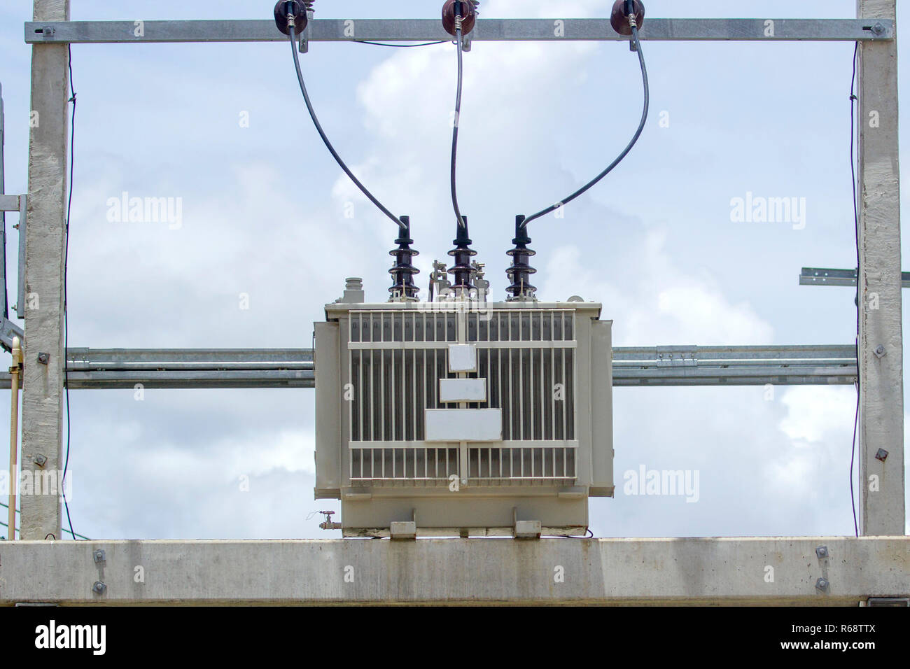 Dreiphasen pol verteilungstransformator -Fotos und -Bildmaterial in ...