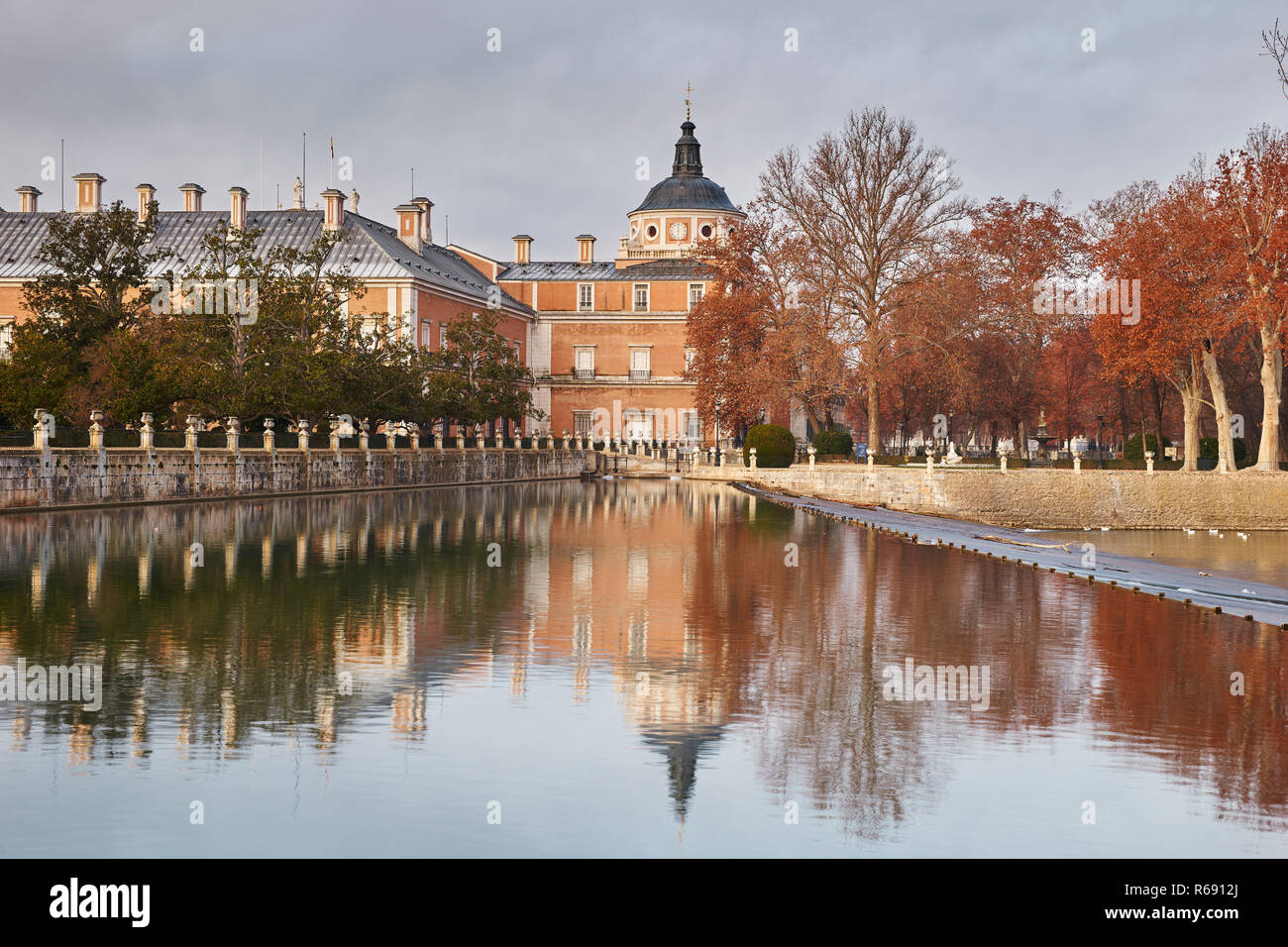 Gardens royal palace aranjuez spain -Fotos und -Bildmaterial in hoher ...
