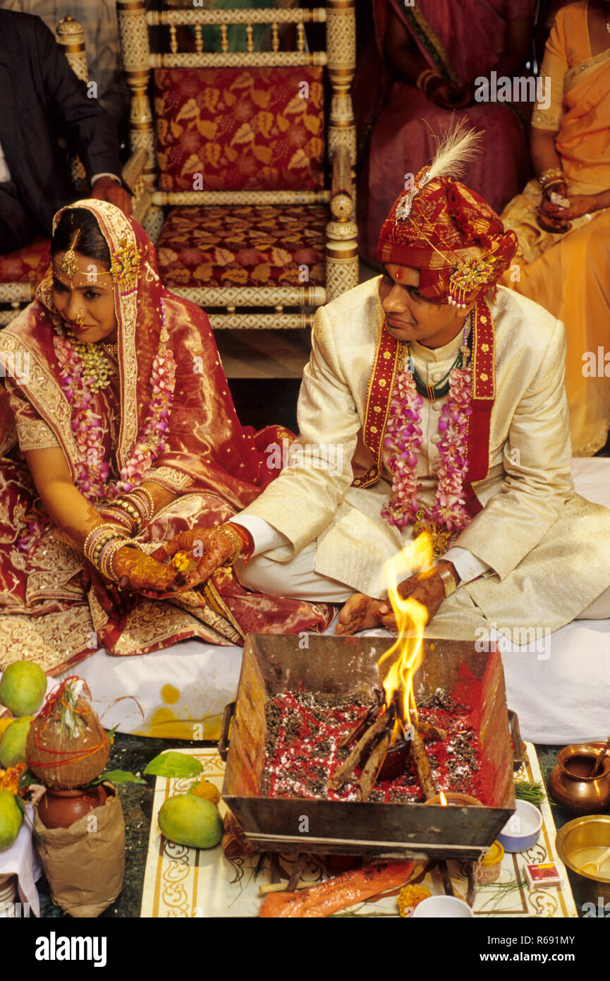 Heiliges feuer der hinduistischen hochzeit -Fotos und -Bildmaterial in ...