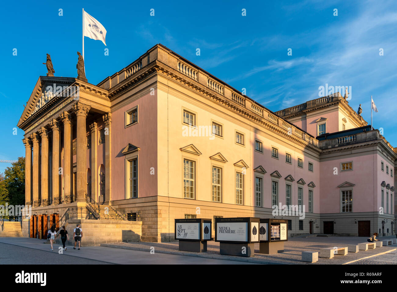 Deutsche staatsoper unter den linden -Fotos und -Bildmaterial in hoher ...