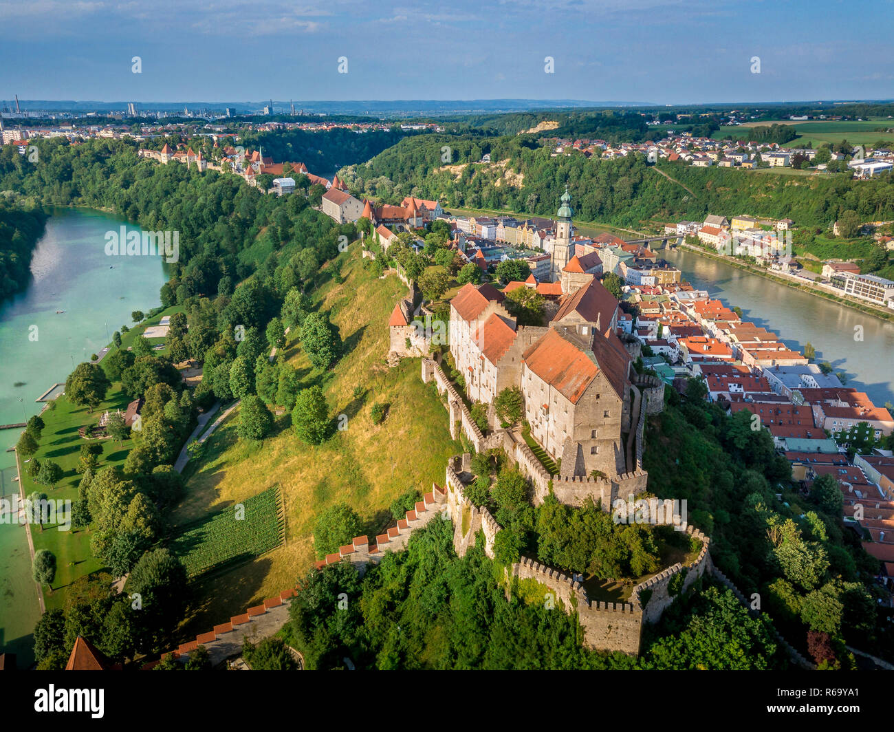 Burghausen castle church -Fotos und -Bildmaterial in hoher Auflösung ...