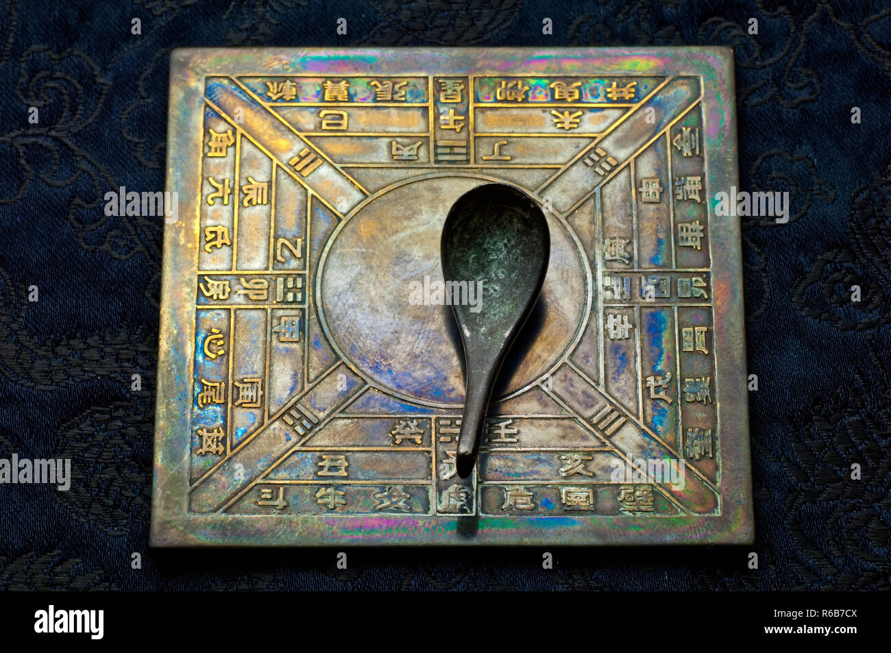 Magnetic compass china -Fotos und -Bildmaterial in hoher Auflösung – Alamy