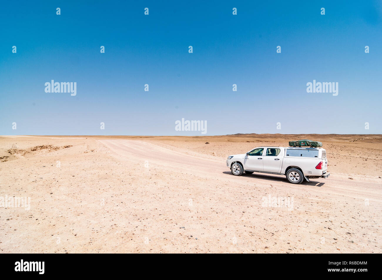 Dachzelt auto -Fotos und -Bildmaterial in hoher Auflösung – Alamy