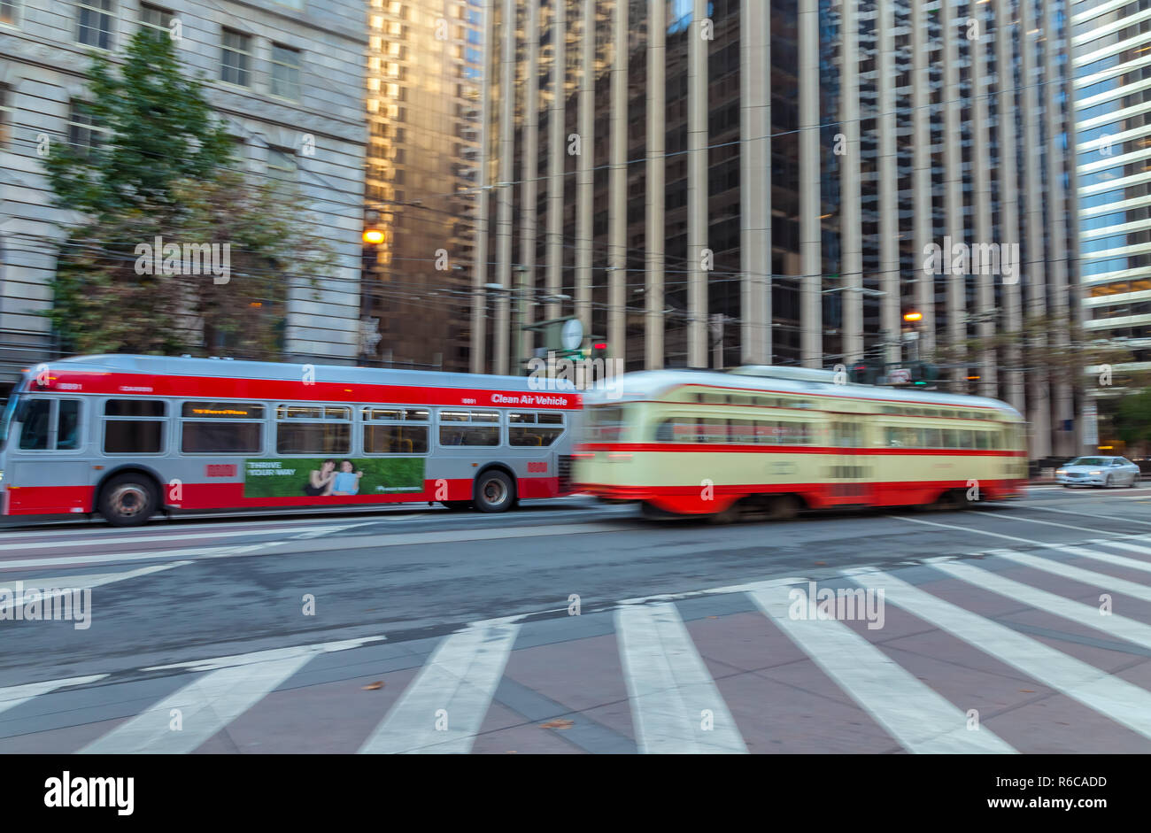 Electric trolley bus on street -Fotos und -Bildmaterial in hoher ...