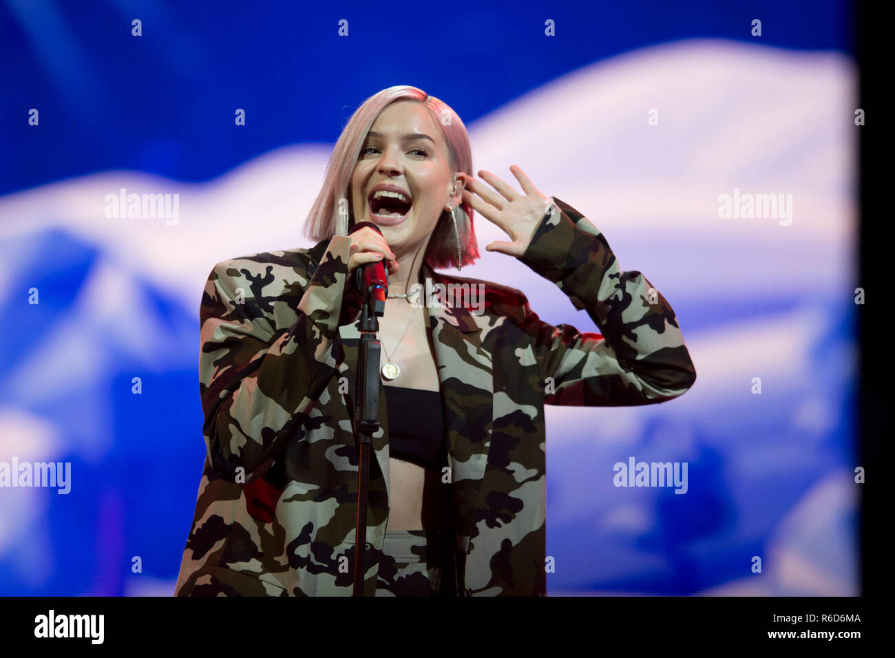 Anne Marie Singer Stockfotos und -bilder Kaufen - Alamy